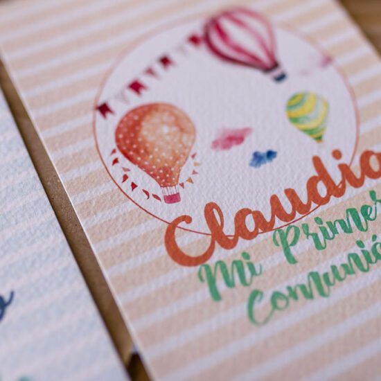 Invitaciones de comunión con banderines